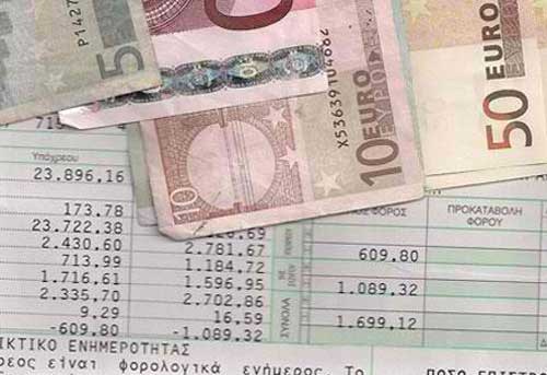 Οι φοροπαγίδες για εισοδήματα κάτω των 5.000 ευρω | Πόσα θα πληρώσουν 2 ...