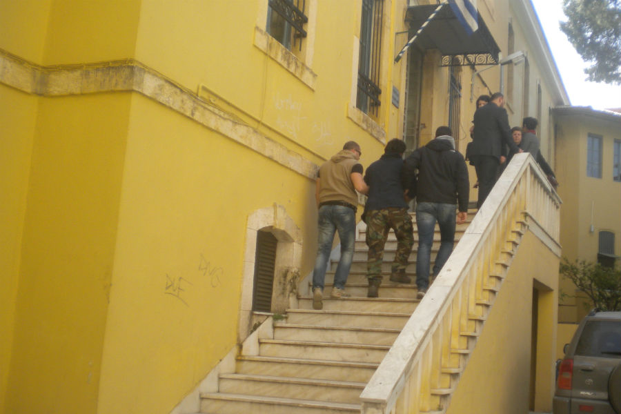 Προθεσμία πήρε ο 50χρονος που πυροβόλησε τους Αστυνομικούς | Δεν είχε ...