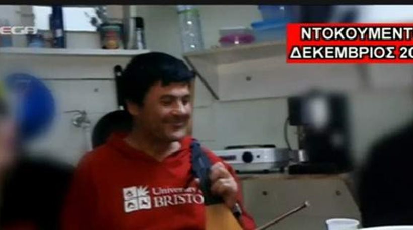 Ο Χριστόδουλος Ξηρός γλεντά με τους «Πυρήνες» μέσα στην φυλακή | Video ...