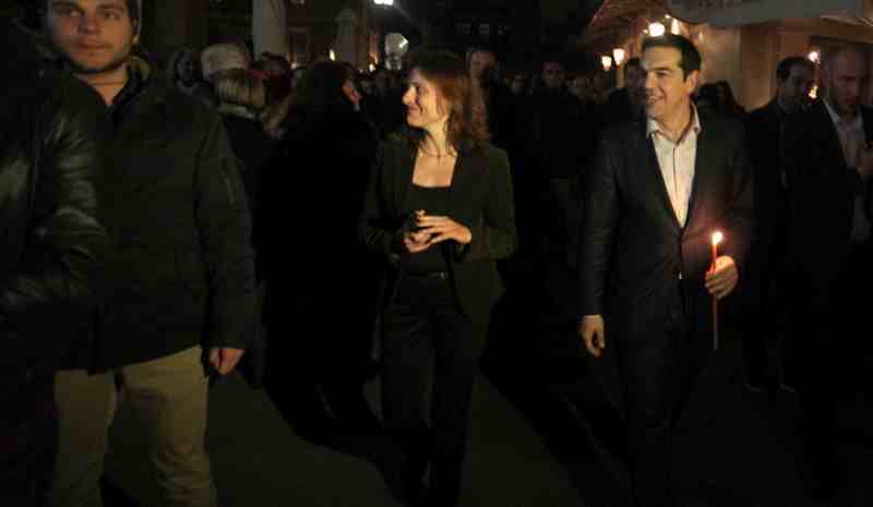 Το Πάσχα του Τσίπρα στην Αίγινα με Βαρουφάκη και Φλαμπουράρη | zarpanews.gr