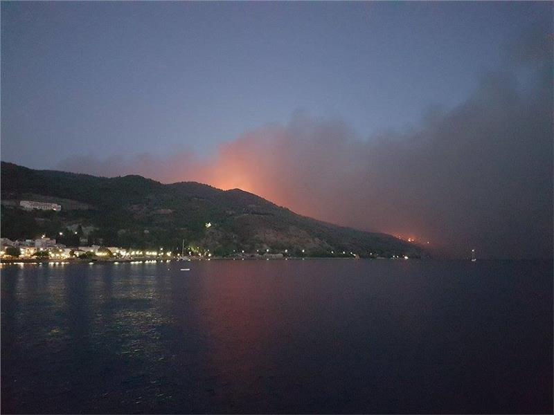 Βόρεια Εύβοια: Εκκενώνονται οικισμοί λόγω της πυρκαγιάς | Photos ...