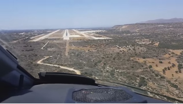 Ιδιωτικό τζετ προσγειώνεται στο αεροδρόμιο Χανίων | Εντυπωσιακό βίντεο ...