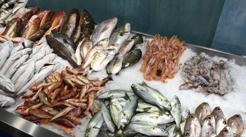 Απατεώνας παρήγγειλε τηλεφωνικά 59 κιλά ψάρια ως… πρόεδρος του ΕΦΕΤ ...
