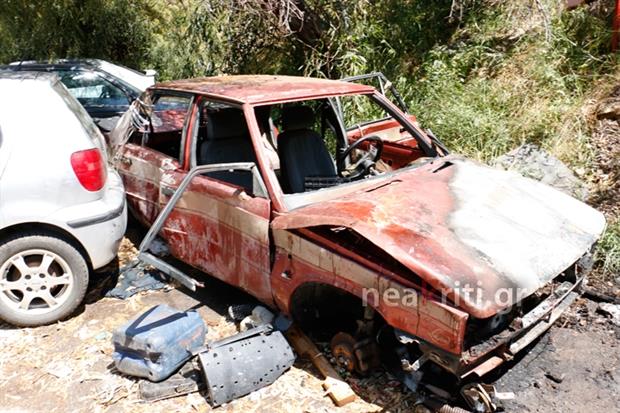 Κρήτη | Στις φλόγες εγκαταλελειμμένο αυτοκίνητο | Photos | zarpanews.gr
