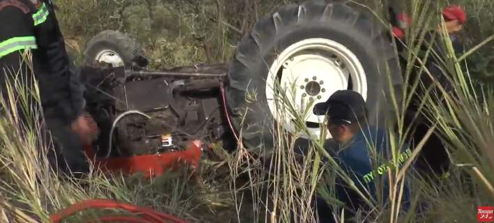 Πάτρα: Καρέ-καρέ η επιχείρηση απεγκλωβισμού άντρα που τον καταπλάκωσε ...
