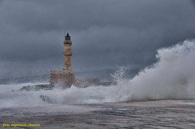 Εικόνες άγριας ομορφιάς! Η σημερινή φουρτούνα στο Ενετικό Λιμάνι των ...