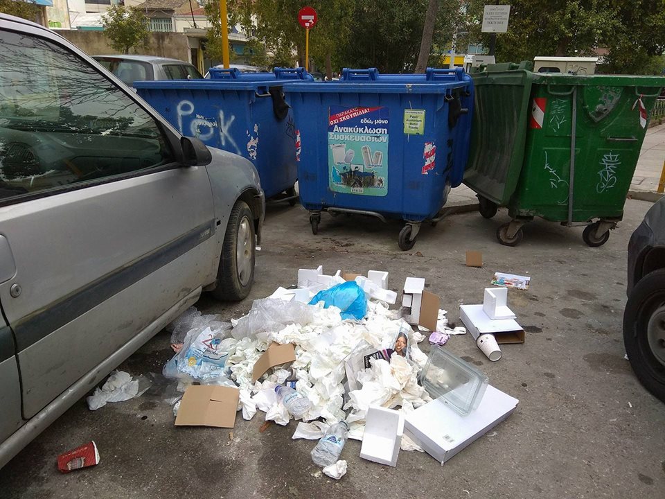 Χανιά | Απίστευτο σκουπιδαριό πρωί πρωί στην Πλατεία Κολοκοτρώνη ...