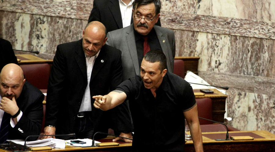 Ένταση με χρυσαυγίτες στη Βουλή – «Να βγει έξω ο Τούρκος»! | zarpanews.gr