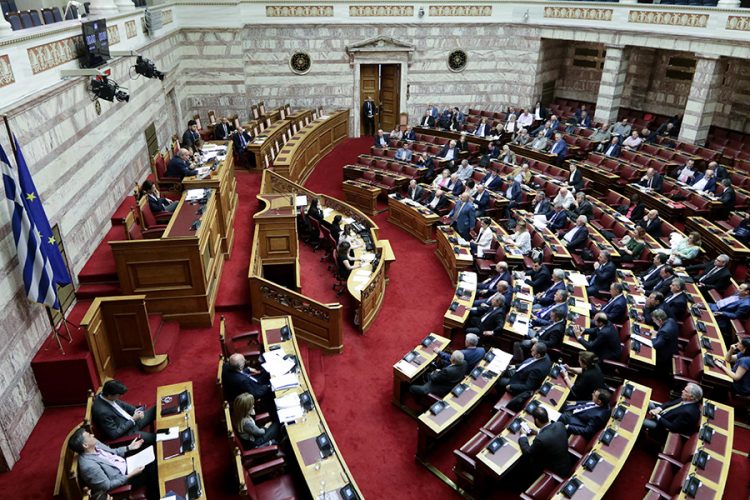 Η πρώτη μάχη στη Βουλή για την Αναθεώρηση του Συντάγματος | Δείτε LIVE ...