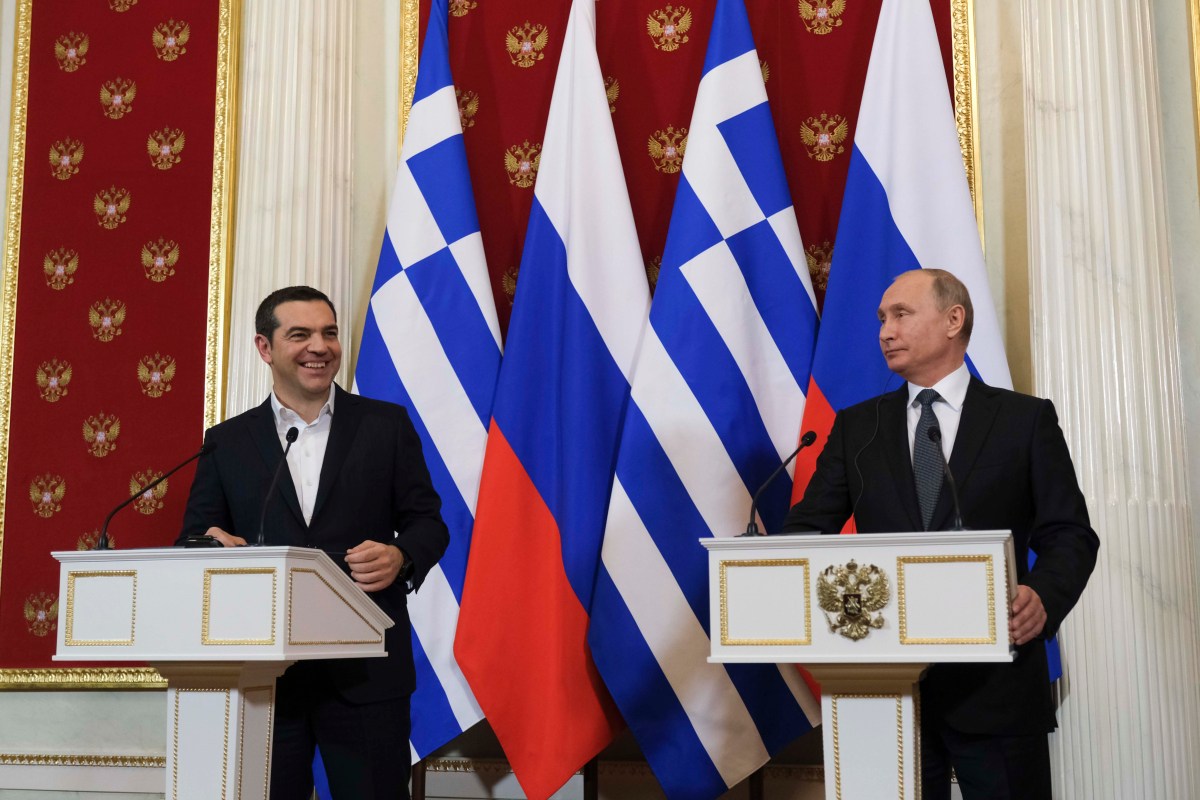 Τι ρώτησαν τον Τσίπρα για τη γραβάτα και η υπόσχεση του Πούτιν ...