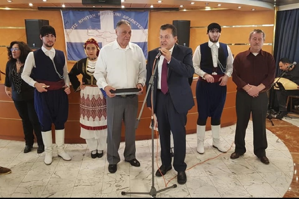 Στο πλοίο των Μινωϊκών έκοψε την πίτα της η Ένωση Κρητών Κερατσινίου ...