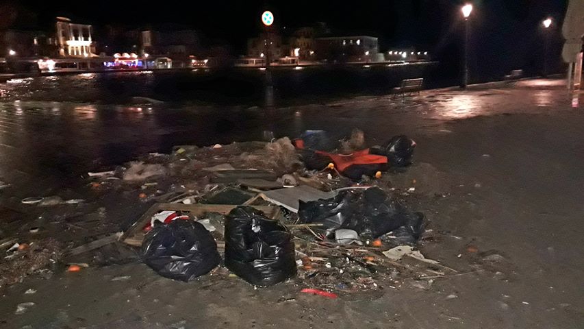 Ντροπιαστικές εικόνες από το λιμάνι των Χανίων: Παραμένει το ...