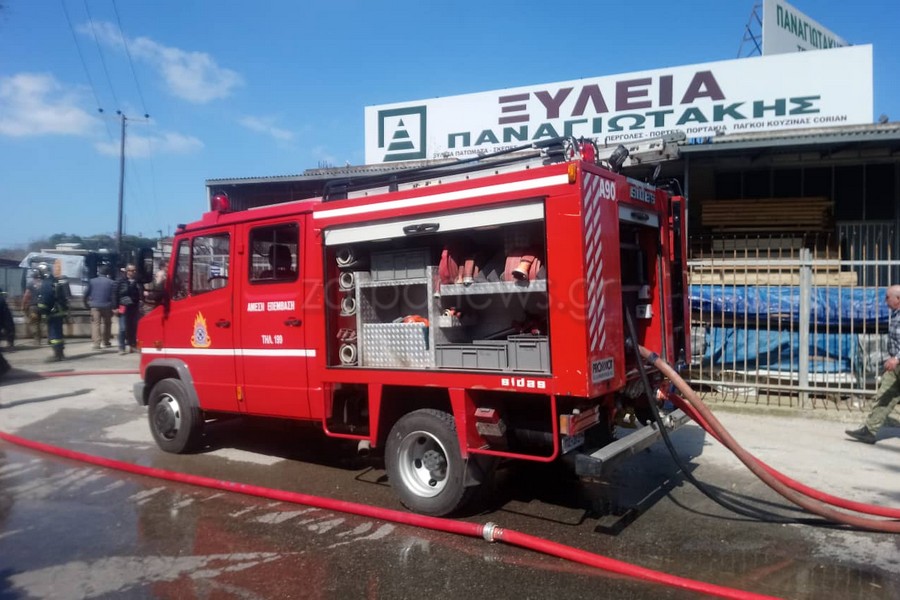Χανιά | Φωτιά σε επιχείρηση ξυλείας στο Βαμβακόπουλο | Photos + Video ...
