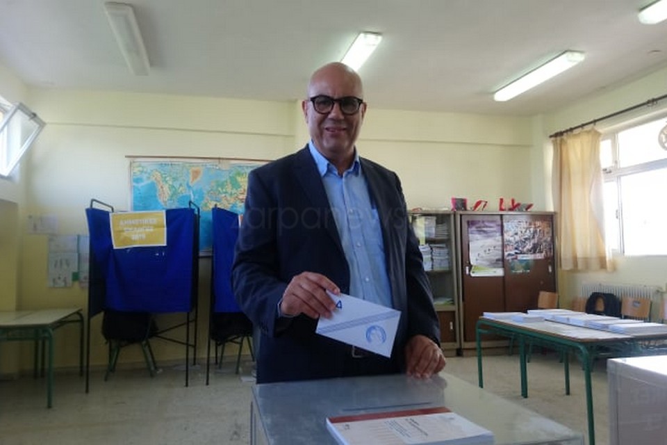 Ο Βάμβουκας άσκησε το εκλογικό του δικαίωμα στο 15ο Δημοτικό Χανίων ...