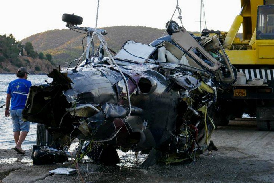 Πόρος: Σοκάρουν οι εικόνες από τα συντρίμμια του μοιραίου ελικοπτέρου ...