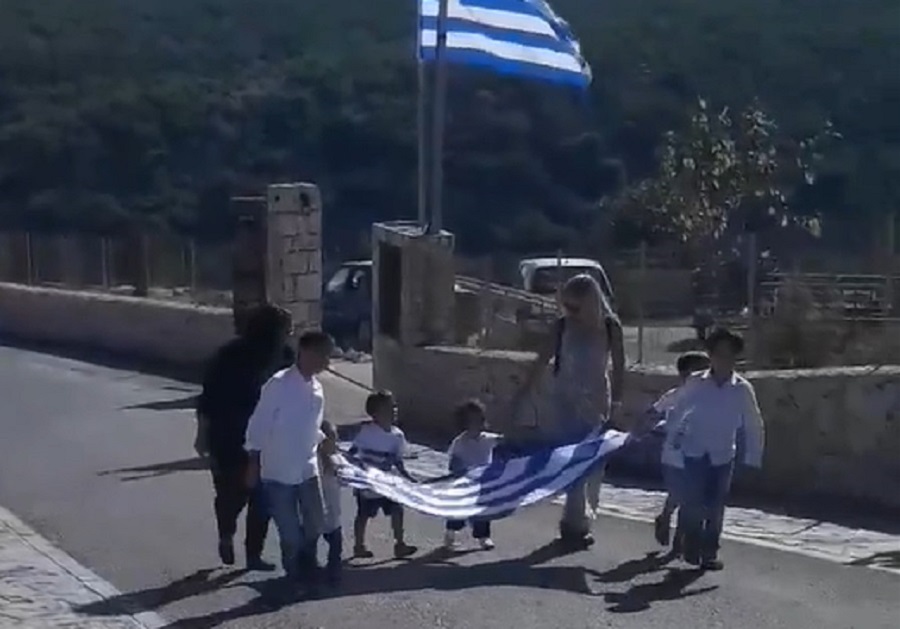 Σκόρπισε συγκίνηση η παρέλαση των τριών μαθητών στη Γαύδο | Video ...