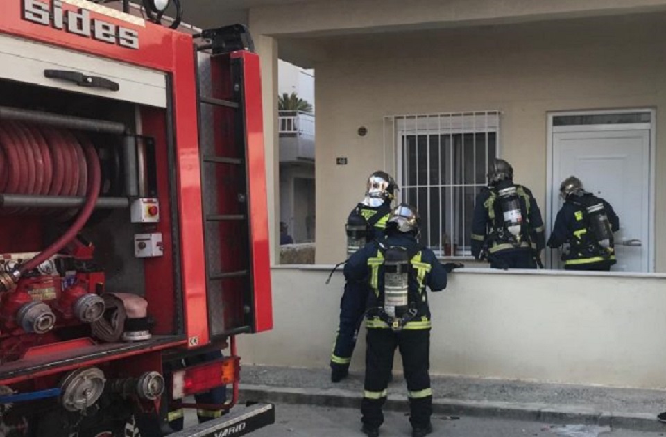 Κρήτη | Έσπασαν την πόρτα για να σβήσουν τη φωτιά | Photos | zarpanews.gr
