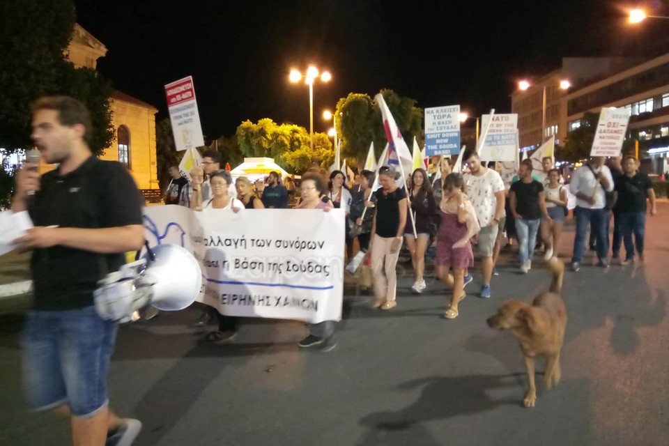 Χανιά | Διαδήλωσαν ενάντια στη νέα συμφωνία για τη Βάση της Σούδας και ...