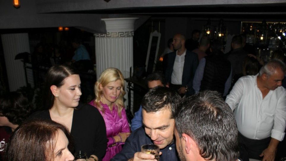 Σε μπαρ της Κοζάνης ο Αλέξης Τσίπρας | Photos + Video | zarpanews.gr