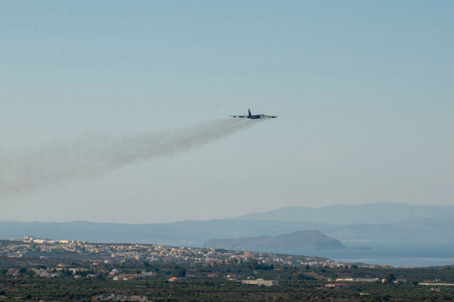 Το βομβαρδιστικό – τέρας Β-52Η στην Αμερικανική Βάση της Σούδας ...