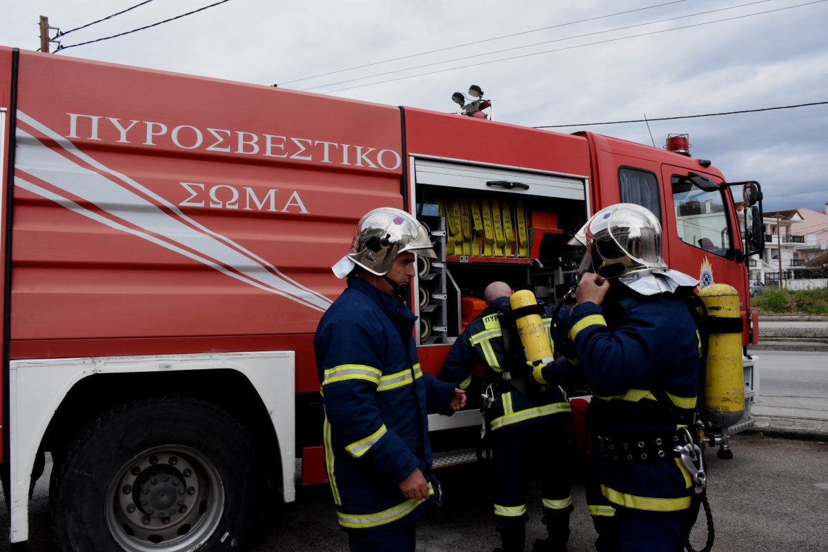 Μεγάλη φωτιά σε συνεργείο αυτοκινήτων στον Γέρακα Αττικής – Φόβοι για ...