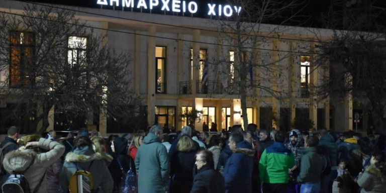 Επεισόδια στη Χίο: Κάτοικοι λένε «όχι» σε νέα δομή φιλοξενίας ...