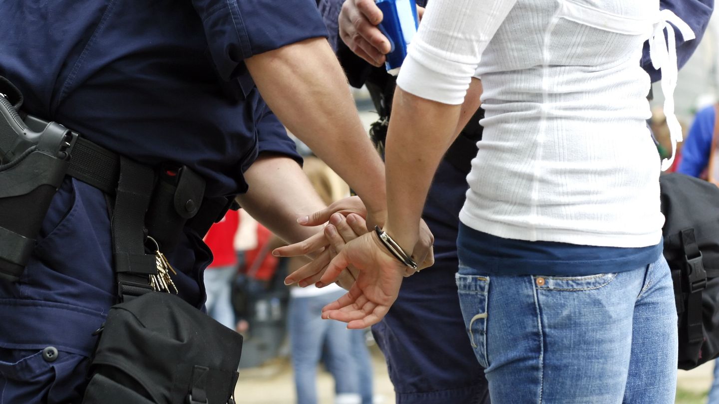 Αδίστακτη 26χρονη έβαλε κακοποιούς να εκβιάσουν και να επιτεθούν στον ...