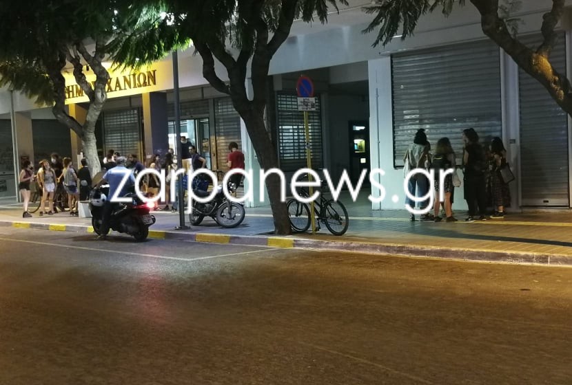 Έληξε η κατάληψη στο Δημαρχείο Χανίων – Κλείδωσε ο δήμαρχος λίγο πριν ...