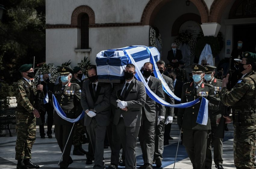 Με στρατιωτικές τιμές η κηδεία του ευεργέτη εφοπλιστή Ιάκωβου Τσούνη ...