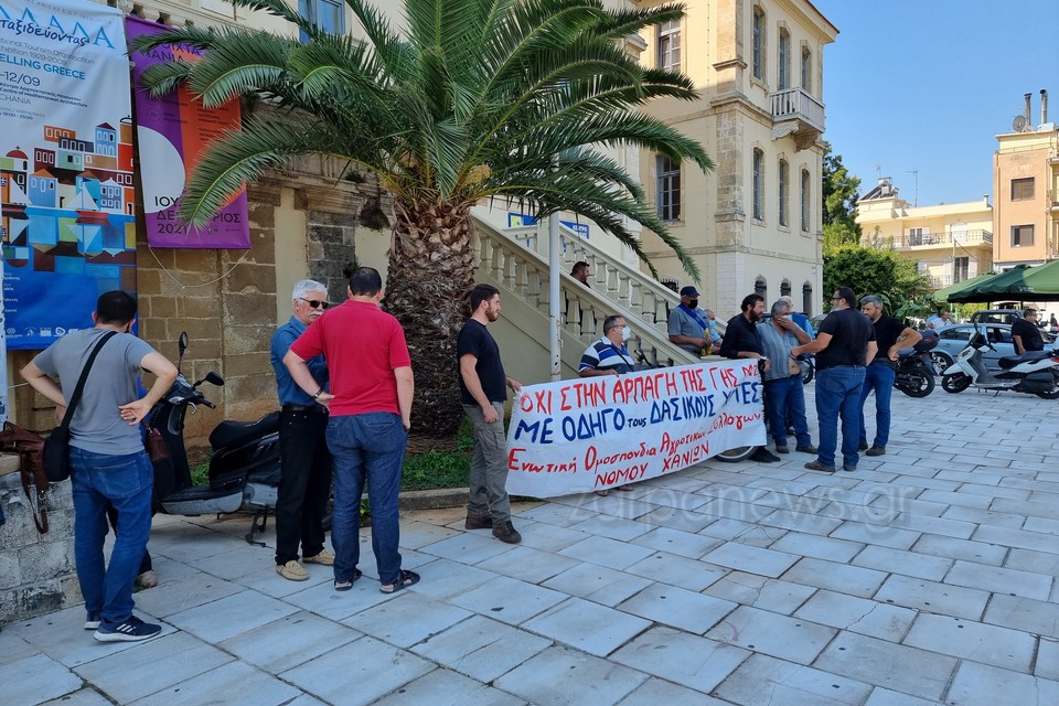 “Είναι θέμα επιβίωσης” λένε αγρότες και κτηνοτρόφοι στα Χανιά ...
