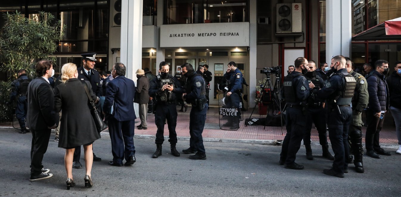 Πέραμα: Ελεύθεροι και οι επτά αστυνομικοί της ΔΙΑΣ για την αιματηρή ...