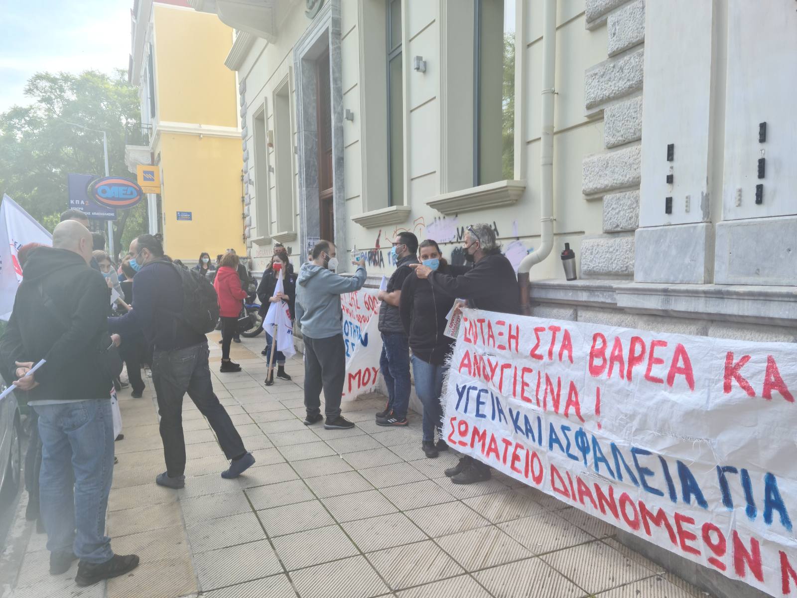 Χανιά | «Εργοδότες εκβιάζουν διανομείς για να τους ασφαλίσουν ...