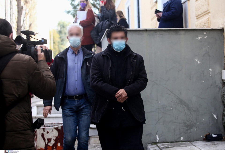 Νέα καταγγελία για τον ιερέα: “Μου είχε προσφέρει 50 ευρώ για να του ...
