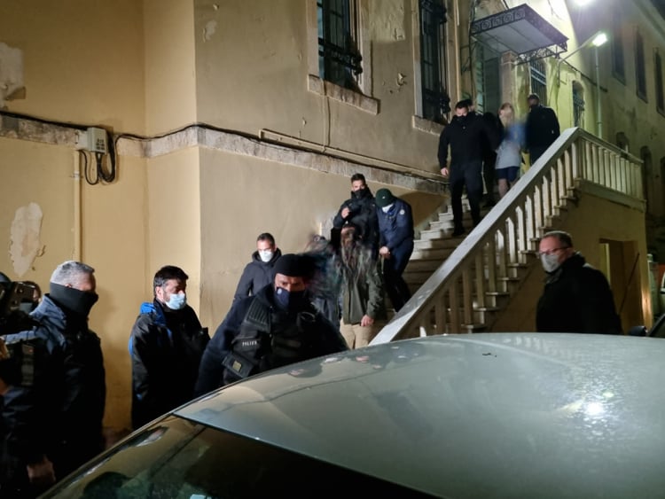 Στην φυλακή μετά την απολογία τους οι ιδιοκτήτριες και οι γιατροί του ...