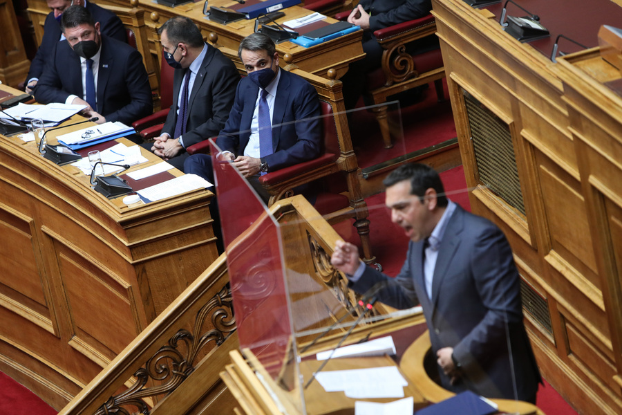 Τσίπρας: Οι πολίτες δεν έχουν να πληρώσουν το ρεύμα κι εσείς ψηφίζετε ...