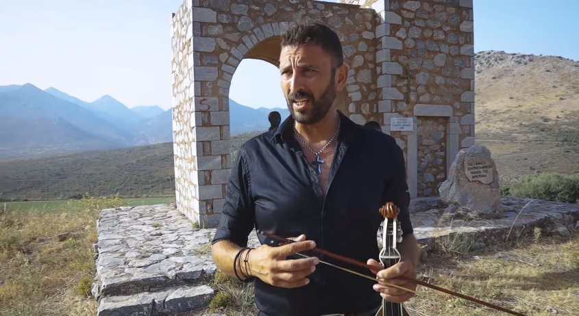 Το τραγούδι που έγραψε ο Χανιώτης μουσικός Μανώλης Αγγελάκης για την ...