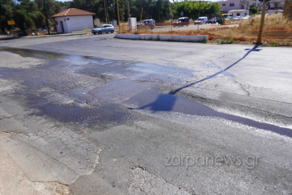 Καταγγελίες κατοίκων των Μουρνιών: Αγωγός σπασμένος πάνω από 10 μέρες ...