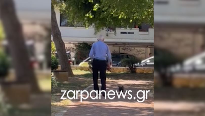 Η ευχάριστη εικόνα της ημέρας: Παππούλης κάνει βόλτα το ηλικιωμένο ...