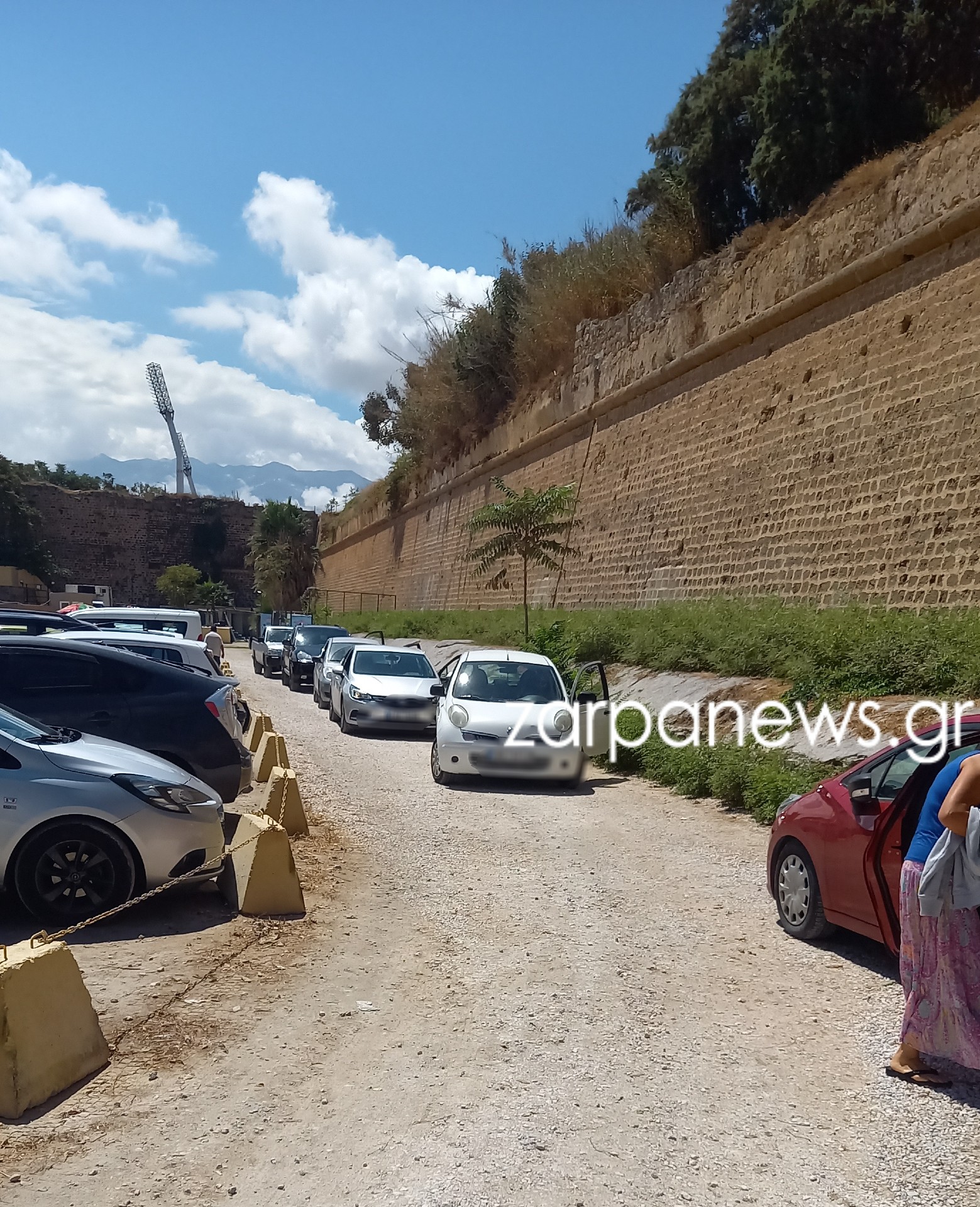 Χανιά | Παγιδεύτηκαν στο πάρκινγκ της Ανατολικής Τάφρου – Με βαριοπούλα ...