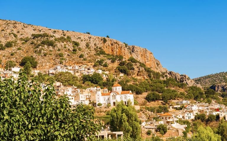 Το χωριό στην Κρήτη με την ανόθευτη ομορφιά που ενέπνευσε παραγωγούς ...