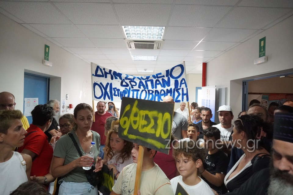 Αγωνίζονται για να κρατήσουν όρθια τα σχολεία τους: Καταλήψεις στα ...