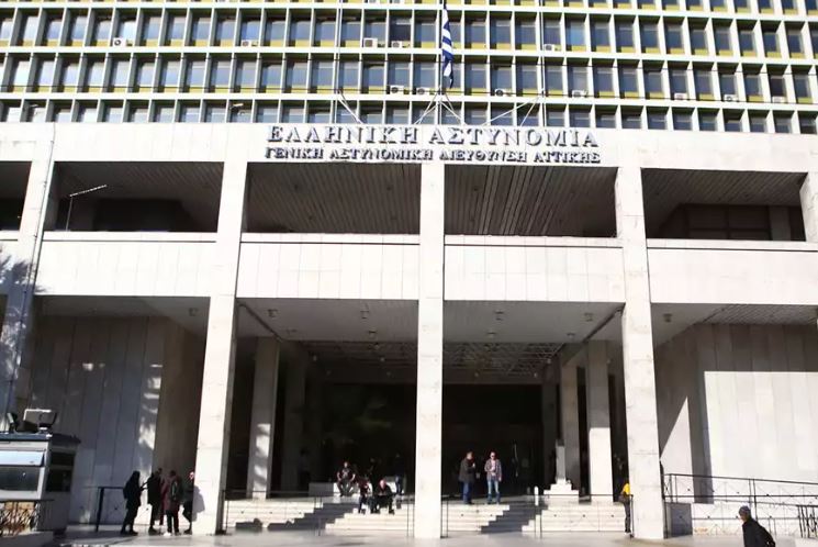 Βιασμός 12χρονης: Παρουσιάστηκαν 3 άτομα στη ΓΑΔΑ που φέρονται να ...