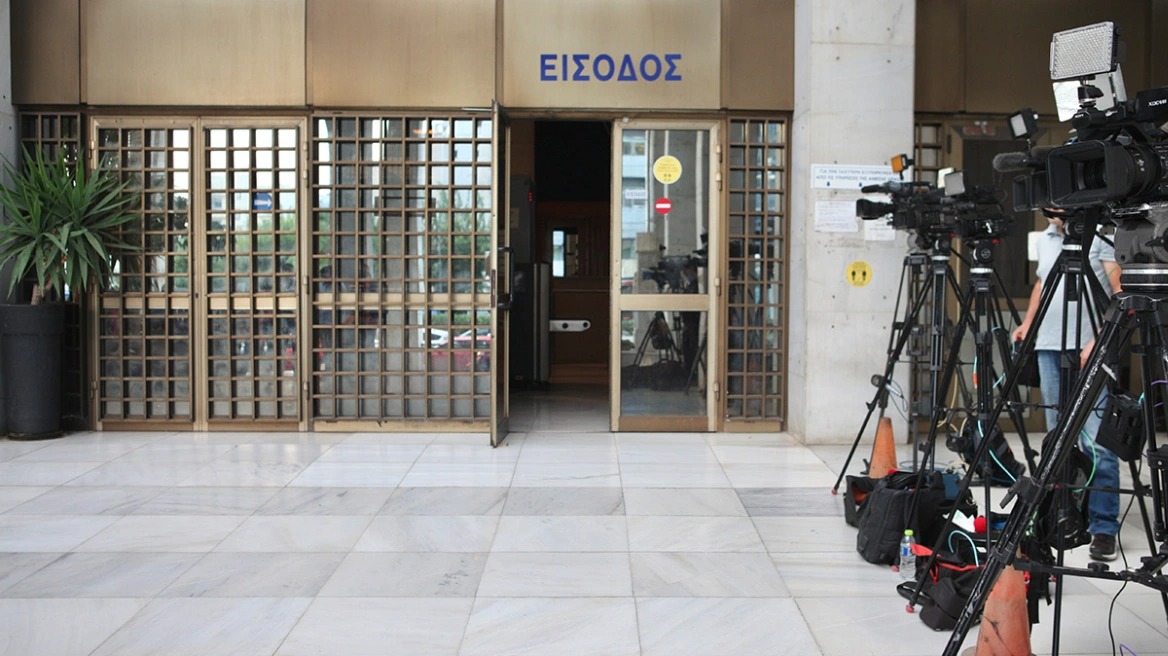 Βιασμός 12χρονης: Τι «έκαψε» τη μητέρα του κοριτσιού – Τα εμβάσματα ...