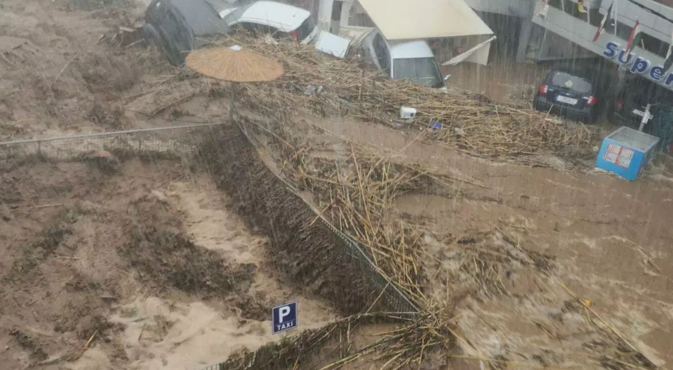 Εικόνες χάους στο Ηράκλειο – Πλημμύρισαν δρόμοι και καταστήματα ...