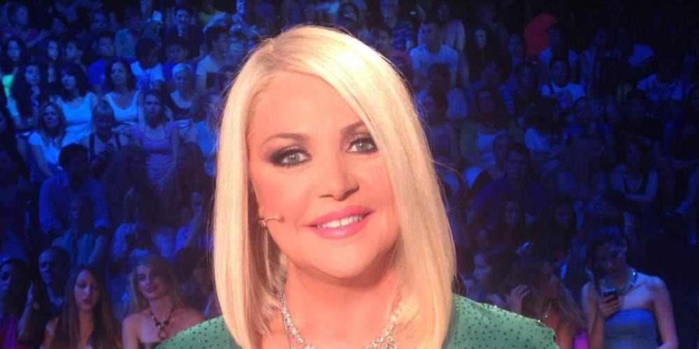Η τηλεοπτική επιστροφή της Ρούλας Κορομηλά – Σε ποιο κανάλι υπογράφει ...