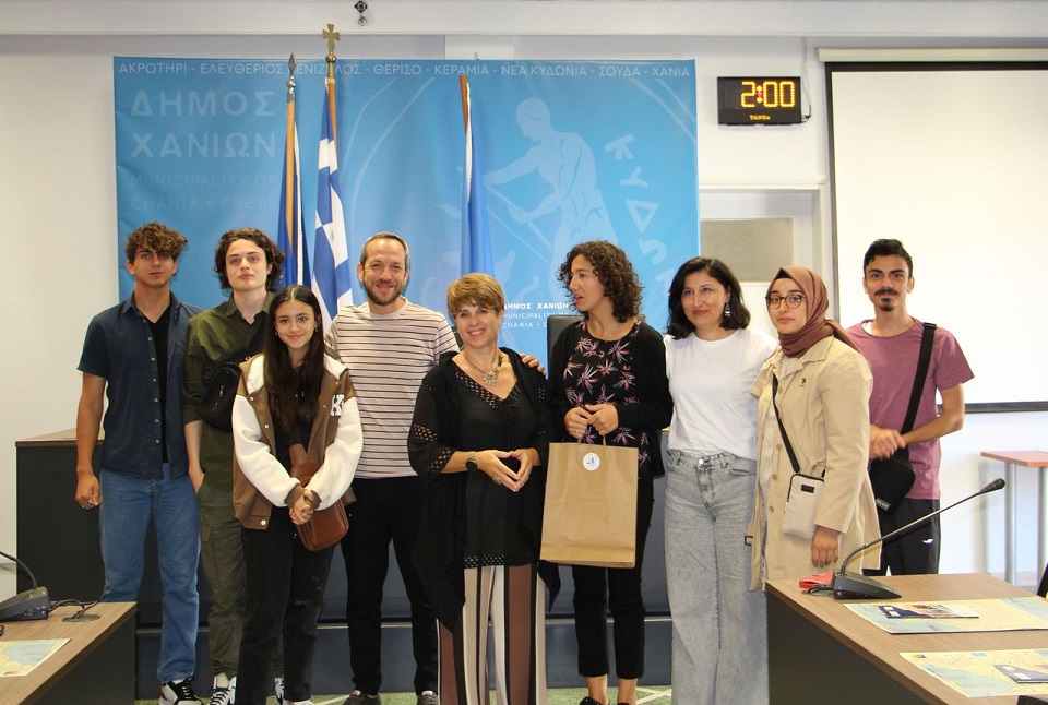 Στο Δημαρχείο Χανίων μαθητές και εκπαιδευτικοί στο πλαίσιο του ...