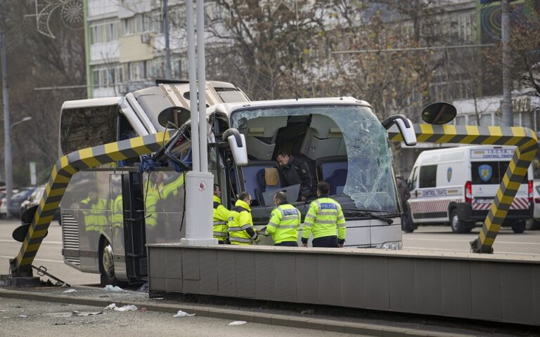 Σοβαρές καταγγελίες για το δυστύχημα στο Βουκουρέστι: «Οι Αρχές είπαν ...