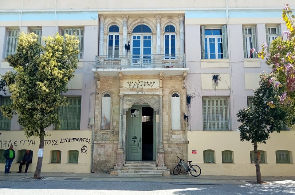 Κρήτη | Στην Ανακρίτρια απολογείται η 56χρονη που απείλησε με μαχαίρι ...
