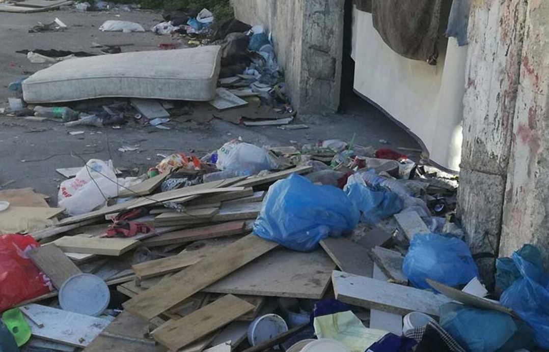 Κρήτη | Ανάμεσα σε σκουπίδια και ποντίκια ζουν πάνω από 50 άστεγοι ...