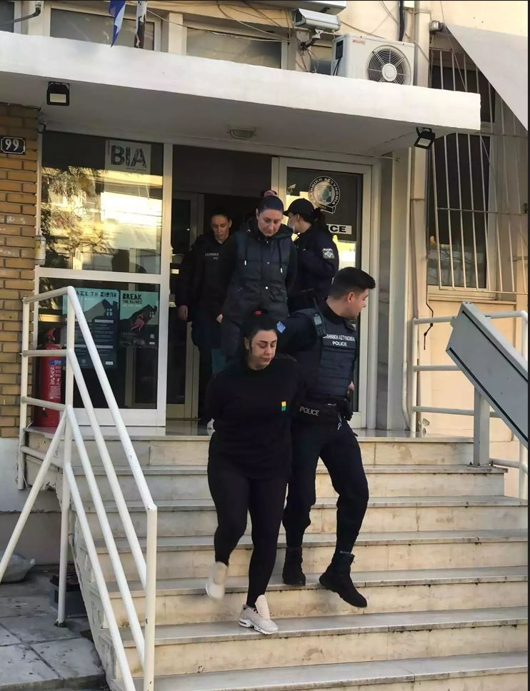Με χειροπέδες στον Εισαγγελέα η Super Κική | Photos | zarpanews.gr